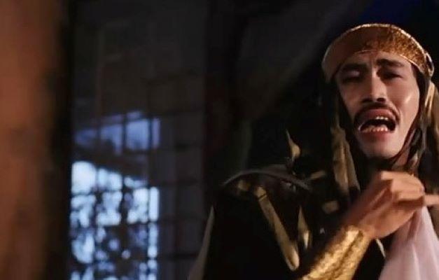 Rmbr this 90s HK vampire movie? The female ghost seduce the pious monk ...